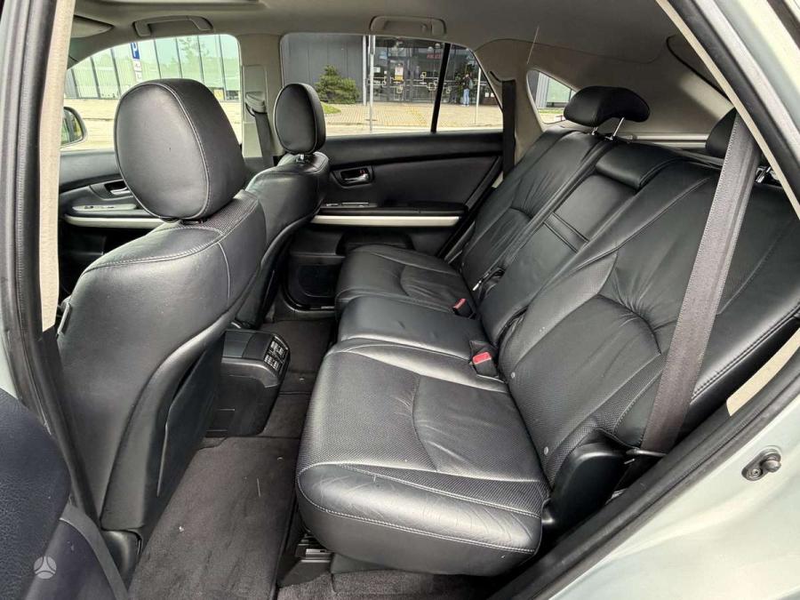 Lexus RX 400h 2007 in Siauliai, with an engine capacity of 3.31 L and mileage of 275 thousand km for 5990 €, photo 18 on AUTOMOTO.COM.LV