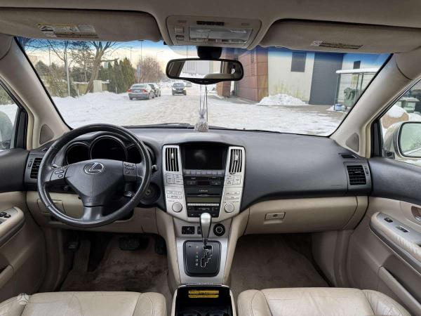 Grey Lexus RX 400h 2006 in Klaipeda, with an engine capacity of 3.31 L and mileage of 205 thousand km for 4950 €, photo 8 on AUTOMOTO.COM.LV