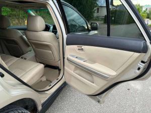 Pelēks Lexus RX 400h 2006 Viļņa, ar dzinēja tilpumu 3.31 L un nobraukumu 206 tūkst. km par 3450 €, foto 12 vietnē AUTOMOTO.COM.LV