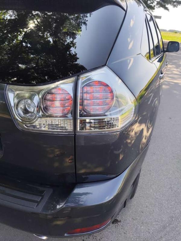 Grey Lexus RX 400h 2006 in Klaipeda, with an engine capacity of 3.31 L and mileage of 284 thousand km for 4999 €, photo 3 on AUTOMOTO.COM.LV