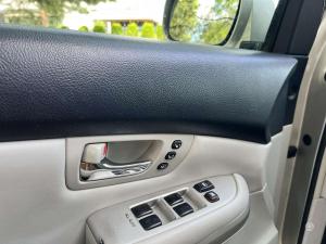 Pelēks Lexus RX 400h 2006 Viļņa, ar dzinēja tilpumu 3.30 L un nobraukumu 368 tūkst. km par 4500 €, foto 12 vietnē AUTOMOTO.COM.LV