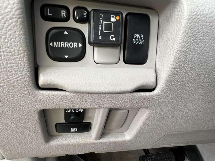Pelēks Lexus RX 400h 2006 Viļņa, ar dzinēja tilpumu 3.30 L un nobraukumu 368 tūkst. km par 4500 €, foto 13 vietnē AUTOMOTO.COM.LV