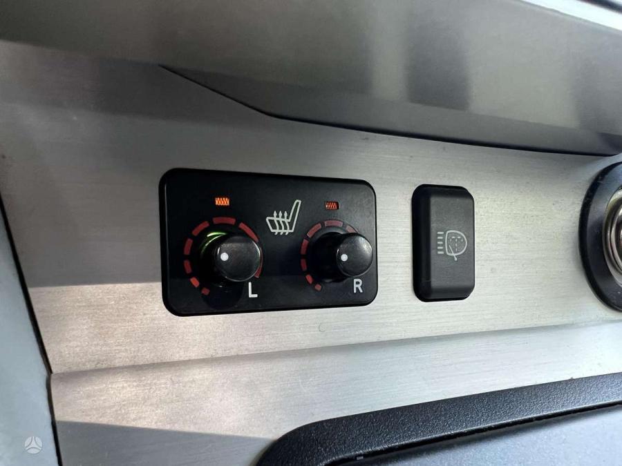 Pelēks Lexus RX 400h 2006 Viļņa, ar dzinēja tilpumu 3.30 L un nobraukumu 368 tūkst. km par 4500 €, foto 23 vietnē AUTOMOTO.COM.LV