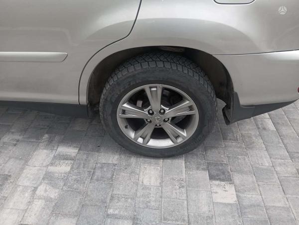 Pelēks Lexus RX 400h 2006 Viļņa, ar dzinēja tilpumu 3.30 L un nobraukumu 380 tūkst. km par 4400 €, foto 9 vietnē AUTOMOTO.COM.LV