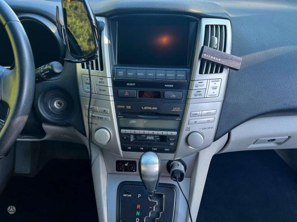 Pelēks Lexus RX 400h 2007 Viļņa, ar dzinēja tilpumu 3.31 L un nobraukumu 177 tūkst. km par 5500 €, foto 8 vietnē AUTOMOTO.COM.LV