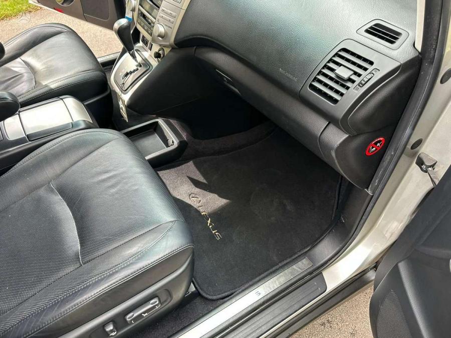 Pelēks Lexus RX 400h 2007 Viļņa, ar dzinēja tilpumu 3.30 L un nobraukumu 243 tūkst. km par 6900 €, foto 19 vietnē AUTOMOTO.COM.LV