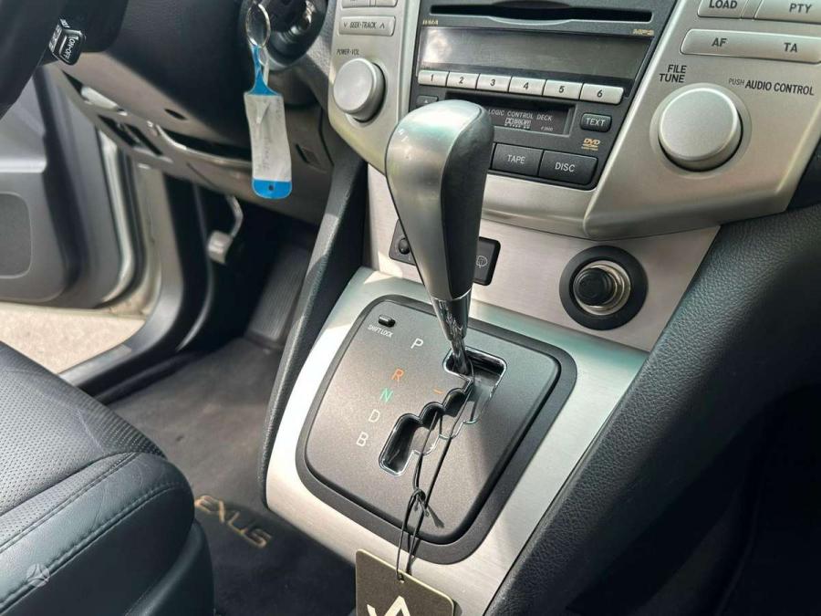 Pelēks Lexus RX 400h 2007 Viļņa, ar dzinēja tilpumu 3.30 L un nobraukumu 243 tūkst. km par 6900 €, foto 26 vietnē AUTOMOTO.COM.LV