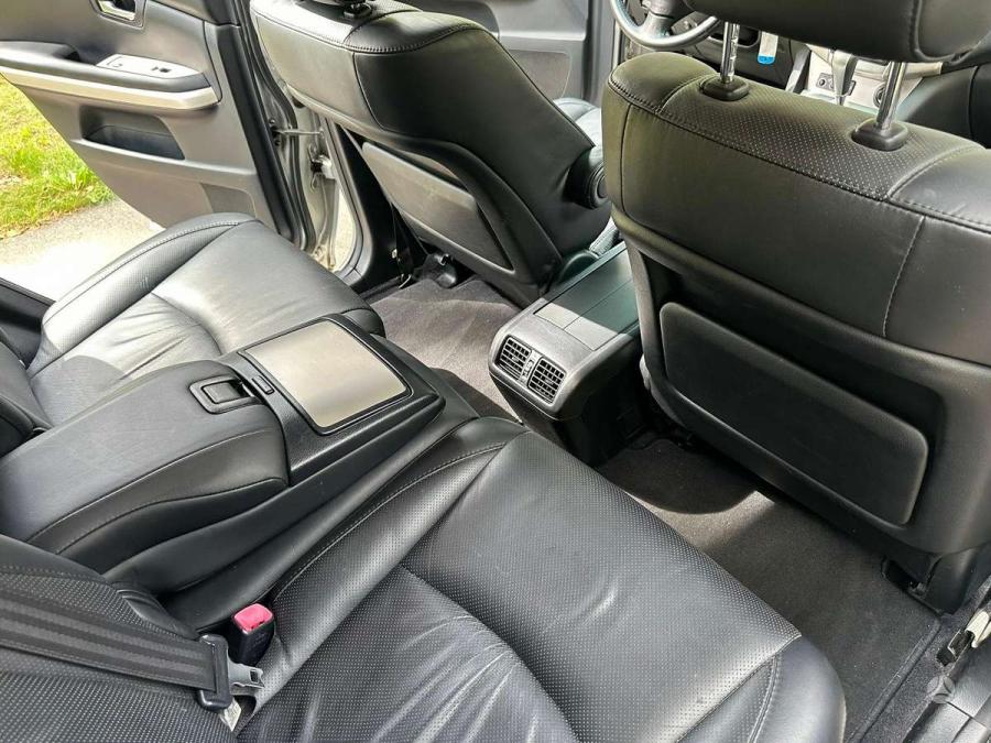 Pelēks Lexus RX 400h 2007 Viļņa, ar dzinēja tilpumu 3.30 L un nobraukumu 243 tūkst. km par 6900 €, foto 30 vietnē AUTOMOTO.COM.LV