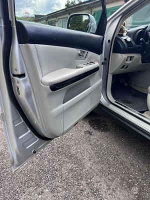 Grey Lexus RX 400h 2008 in Vilnius, with an engine capacity of 3.31 L and mileage of 285 thousand km for 5399 €, photo 37 on AUTOMOTO.COM.LV