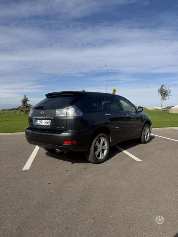 Lexus RX 400h 2008 in Vilnius on AUTOMOTO.COM.LV Grey Lexus RX 400h 2008 in Vilnius, with an engine capacity of 3.31 L and mileage of 313 thousand km for 5400 €, photo 4 on AUTOMOTO.COM.LV