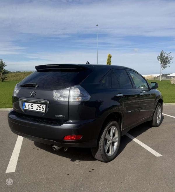 Lexus RX 400h 2008 in Vilnius on AUTOMOTO.COM.LV Grey Lexus RX 400h 2008 in Vilnius, with an engine capacity of 3.31 L and mileage of 313 thousand km for 5400 €, photo 5 on AUTOMOTO.COM.LV