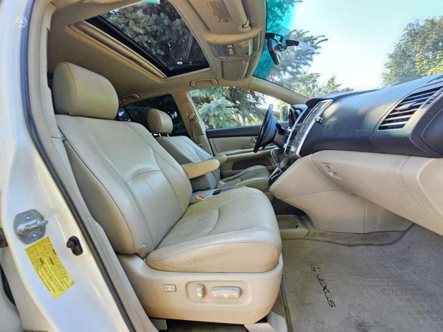 White Lexus RX 400h 2006 in Kaunas, with an engine capacity of 3.30 L and mileage of 361 thousand km for 4750 €, photo 28 on AUTOMOTO.COM.LV