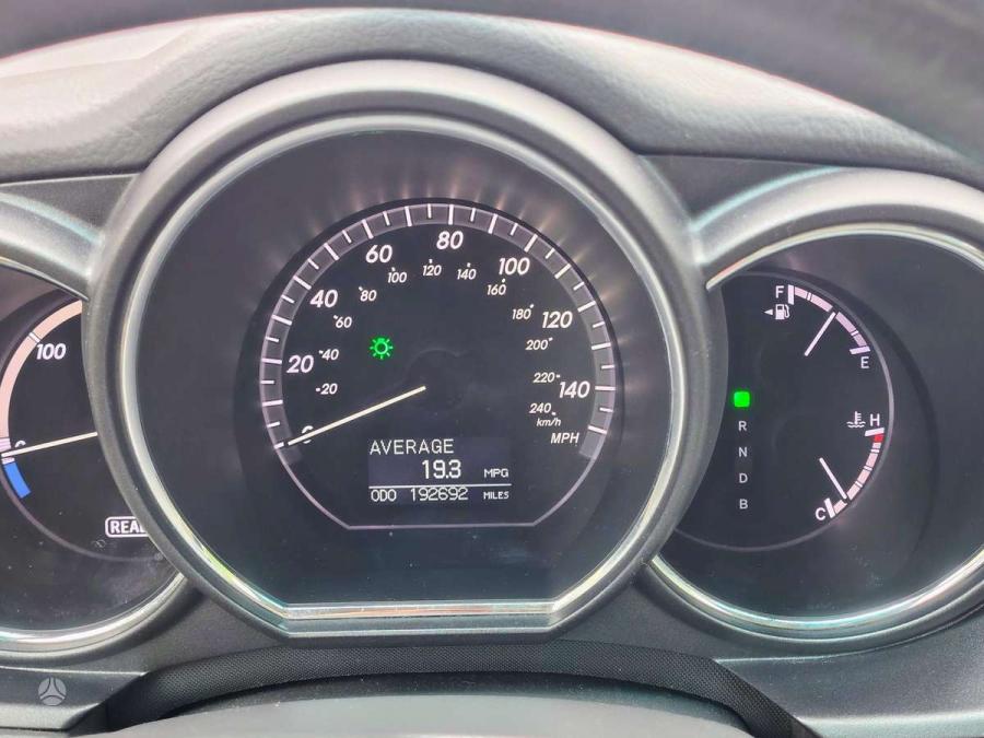 White Lexus RX 400h 2006 in Vilnius, with an engine capacity of 3.30 L and mileage of 193 thousand km for 3800 €, photo 13 on AUTOMOTO.COM.LV