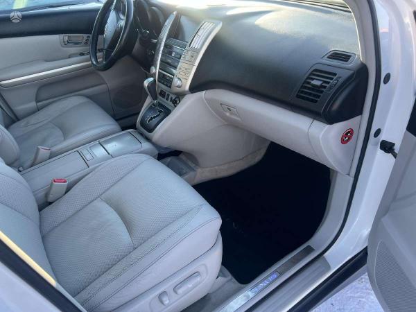 White Lexus RX 400h 2008 in Vilnius, with an engine capacity of 3.31 L and mileage of 314 thousand km for 7400 €, photo 11 on AUTOMOTO.COM.LV