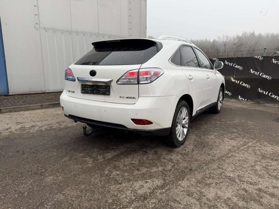 White Lexus RX 400h 2009 in Kaunas, with an engine capacity of 3.46 L and mileage of 265 thousand km for 9900 €, photo 5 on AUTOMOTO.COM.LV