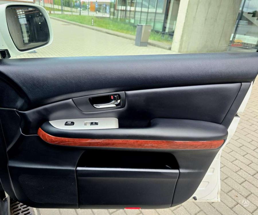 Balts Lexus RX 400h 2009 Tauragė, ar dzinēja tilpumu 3.30 L un nobraukumu 301 tūkst. km par 7200 €, foto 36 vietnē AUTOMOTO.COM.LV