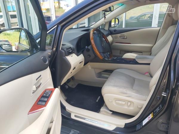 Black Lexus RX 450h 2009 in Vilnius, with an engine capacity of 3.50 L and mileage of 238 thousand km for 12400 €, photo 8 on AUTOMOTO.COM.LV
