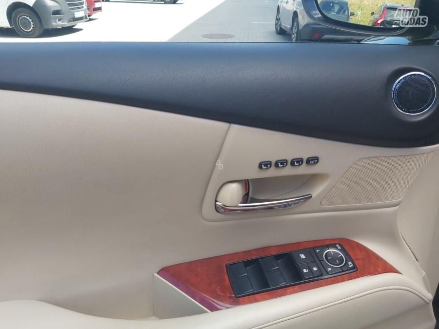 Black Lexus RX 450h 2009 in Vilnius, with an engine capacity of 3.50 L and mileage of 238 thousand km for 12400 €, photo 10 on AUTOMOTO.COM.LV
