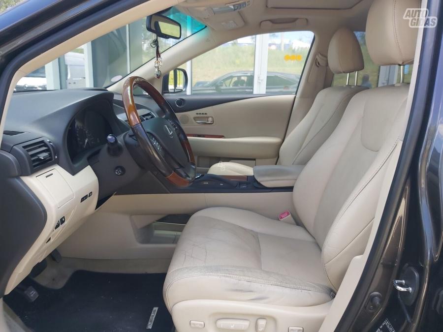 Black Lexus RX 450h 2009 in Vilnius, with an engine capacity of 3.50 L and mileage of 238 thousand km for 12400 €, photo 15 on AUTOMOTO.COM.LV