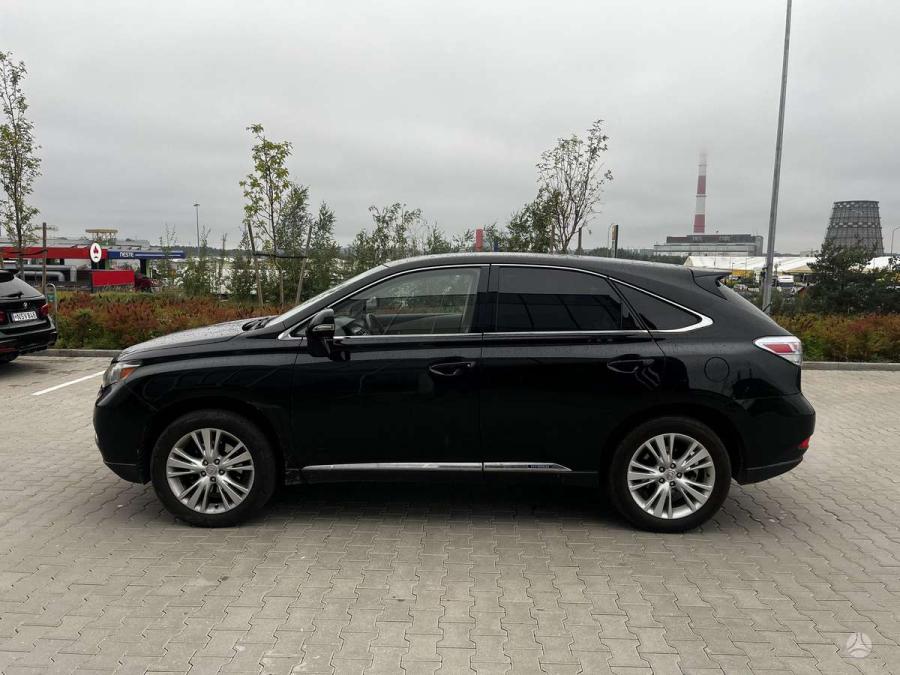Black Lexus RX 450h 2009 in Vilnius, with an engine capacity of 3.50 L and mileage of 232 thousand km for 7450 €, photo 5 on AUTOMOTO.COM.LV