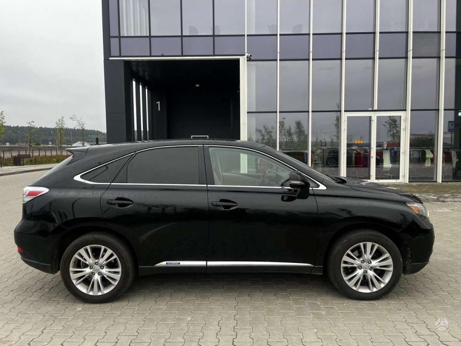 Black Lexus RX 450h 2009 in Vilnius, with an engine capacity of 3.50 L and mileage of 232 thousand km for 7450 €, photo 6 on AUTOMOTO.COM.LV