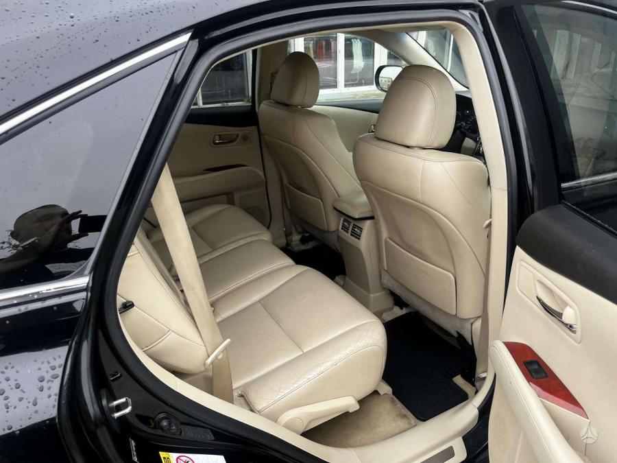 Black Lexus RX 450h 2009 in Vilnius, with an engine capacity of 3.50 L and mileage of 232 thousand km for 7450 €, photo 12 on AUTOMOTO.COM.LV