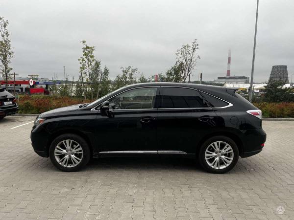 Lexus RX 450h 2009 in Vilnius on AUTOMOTO.COM.LV Black Lexus RX 450h 2009 in Vilnius, with an engine capacity of 3.50 L and mileage of 232 thousand km for 7450 €, photo 5 on AUTOMOTO.COM.LV