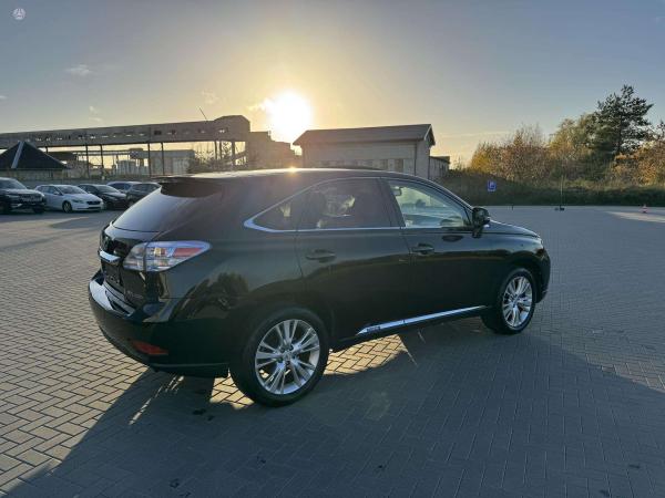 Black Lexus RX 450h 2009 in Telschi, with an engine capacity of 3.46 L and mileage of 270 thousand km for 10300 €, photo 8 on AUTOMOTO.COM.LV