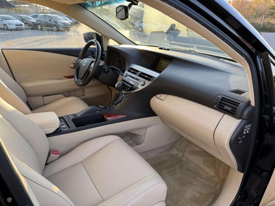 Black Lexus RX 450h 2009 in Telschi, with an engine capacity of 3.46 L and mileage of 270 thousand km for 10300 €, photo 22 on AUTOMOTO.COM.LV