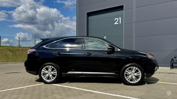 Melns Lexus RX 450h 2010 Viļņa, ar dzinēja tilpumu 3.50 L un nobraukumu 370 tūkst. km par 10990 €, foto 5 vietnē AUTOMOTO.COM.LV