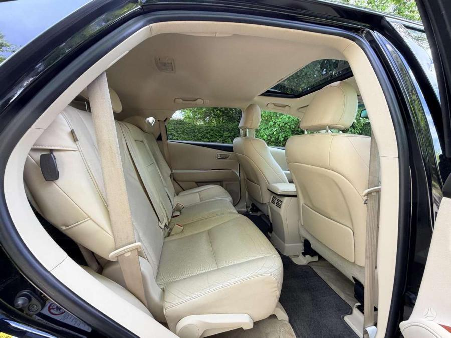 Black Lexus RX 450h 2011 in Vilnius, with an engine capacity of 3.46 L and mileage of 162 thousand km for 13250 €, photo 16 on AUTOMOTO.COM.LV