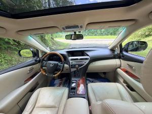 Black Lexus RX 450h 2011 in Vilnius, with an engine capacity of 3.46 L and mileage of 162 thousand km for 13250 €, photo 17 on AUTOMOTO.COM.LV