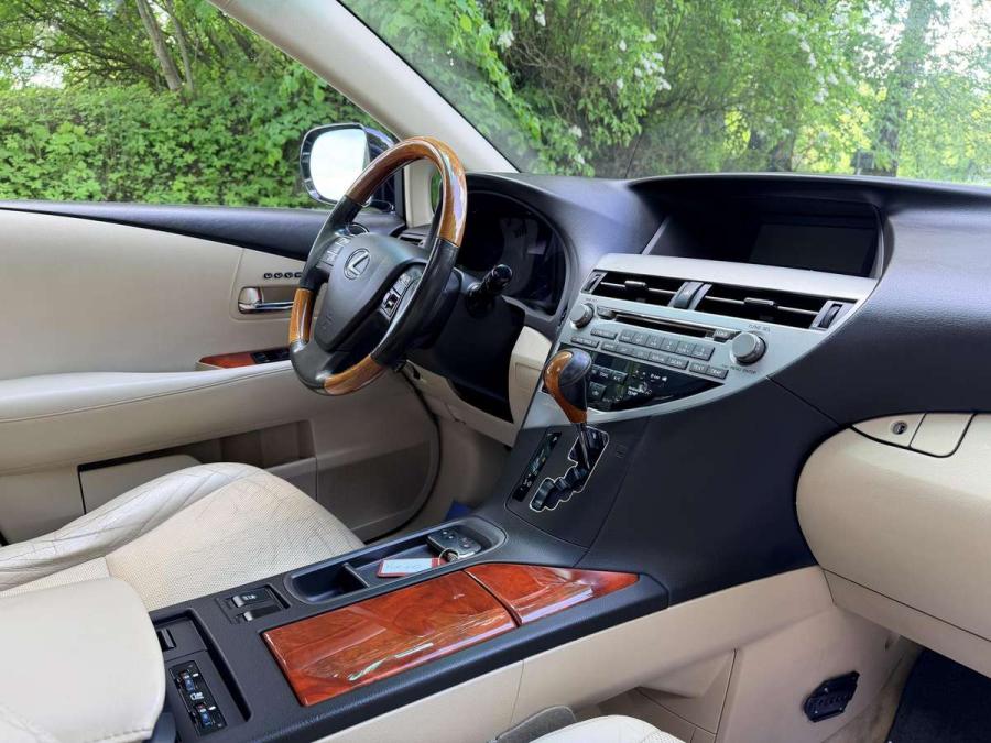 Black Lexus RX 450h 2011 in Vilnius, with an engine capacity of 3.46 L and mileage of 162 thousand km for 13250 €, photo 18 on AUTOMOTO.COM.LV