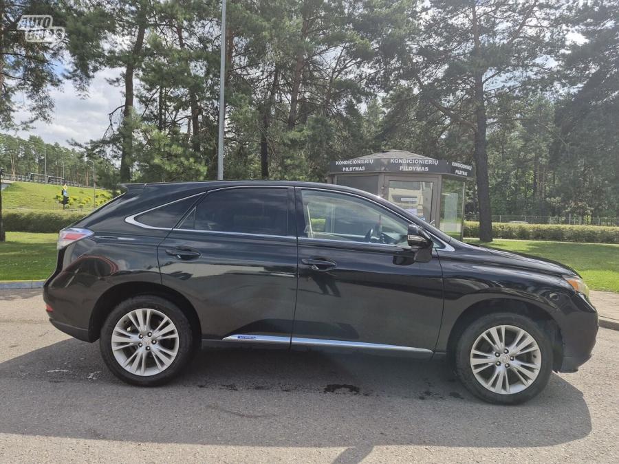 Black Lexus RX 450h 2011 in Trakai, with an engine capacity of 3.50 L and mileage of 415 thousand km for 11800 €, photo 6 on AUTOMOTO.COM.LV