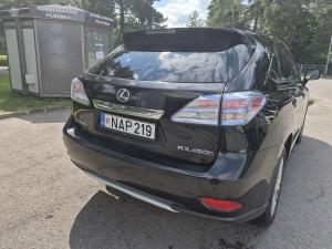 Melns Lexus RX 450h 2011 Trakai, ar dzinēja tilpumu 3.46 L un nobraukumu 415 tūkst. km par 11800 €, foto 5 vietnē AUTOMOTO.COM.LV