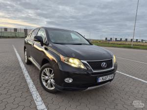Black Lexus RX 450h 2011 in Trakai, with an engine capacity of 3.50 L and mileage of 415 thousand km for 11800 €, photo 3 on AUTOMOTO.COM.LV