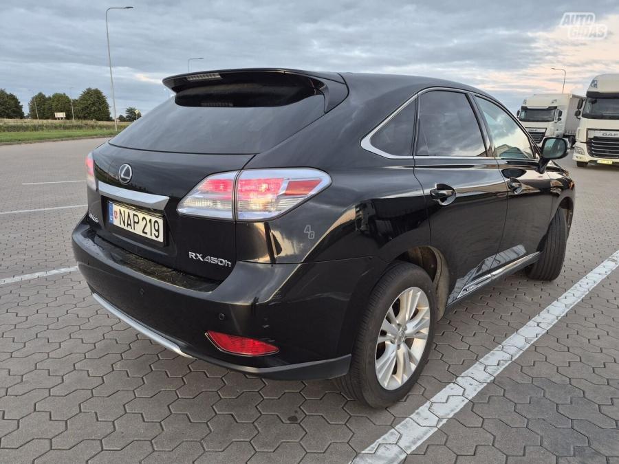 Black Lexus RX 450h 2011 in Trakai, with an engine capacity of 3.50 L and mileage of 415 thousand km for 11800 €, photo 5 on AUTOMOTO.COM.LV