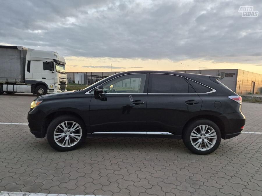 Black Lexus RX 450h 2011 in Trakai, with an engine capacity of 3.50 L and mileage of 415 thousand km for 11800 €, photo 7 on AUTOMOTO.COM.LV