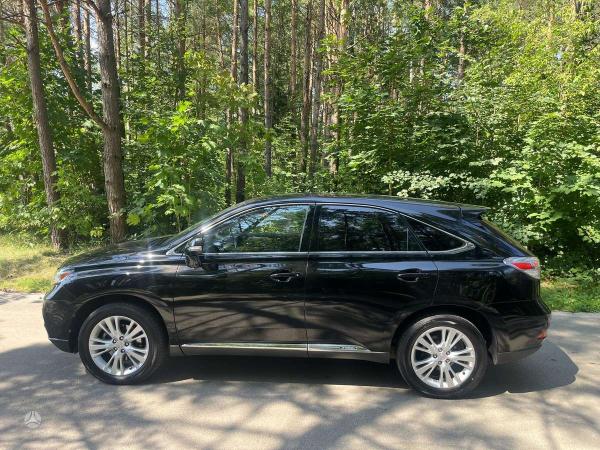 Black Lexus RX 450h 2011 in Vilnius, with an engine capacity of 3.46 L and mileage of 283 thousand km for 12750 €, photo 8 on AUTOMOTO.COM.LV