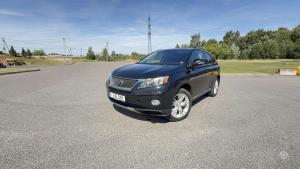 Melns Lexus RX 450h 2011 Viļņa, ar dzinēja tilpumu 3.46 L un nobraukumu 292 tūkst. km par 11300 €, foto  vietnē AUTOMOTO.COM.LV