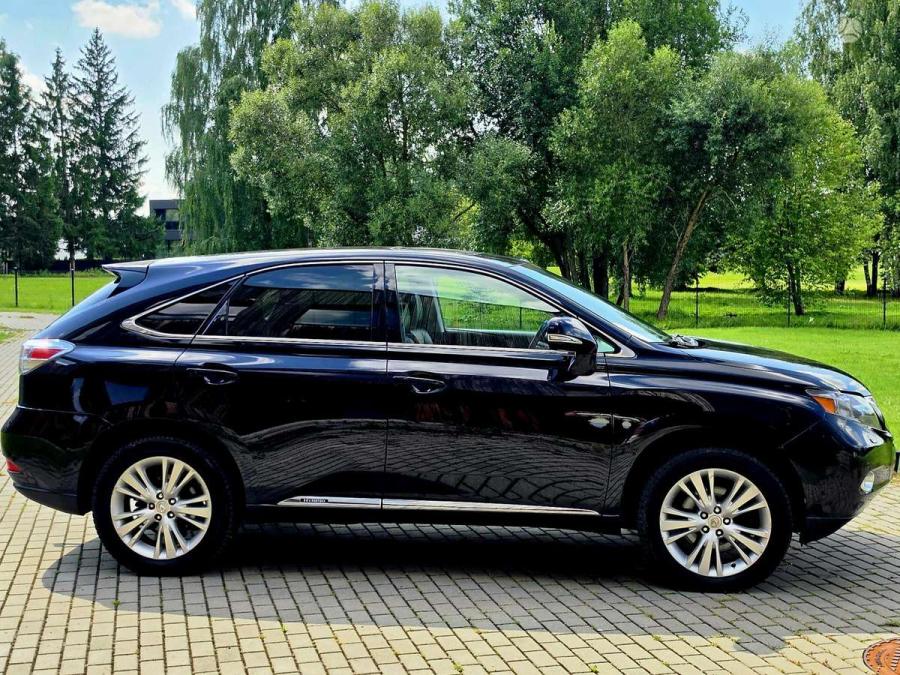 Black Lexus RX 450h 2011 in Taurage, with an engine capacity of 3.46 L and mileage of 290 thousand km for 6400 €, photo 9 on AUTOMOTO.COM.LV