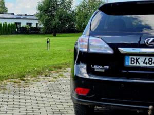 Black Lexus RX 450h 2011 in Taurage, with an engine capacity of 3.46 L and mileage of 290 thousand km for 6400 €, photo 13 on AUTOMOTO.COM.LV