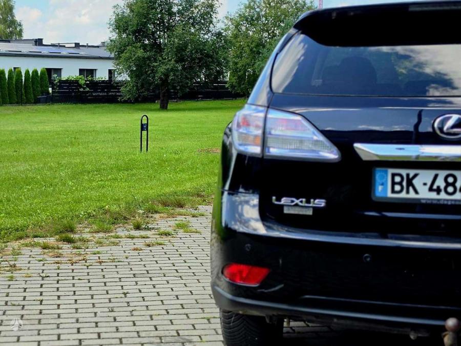 Black Lexus RX 450h 2011 in Taurage, with an engine capacity of 3.46 L and mileage of 290 thousand km for 6400 €, photo 13 on AUTOMOTO.COM.LV