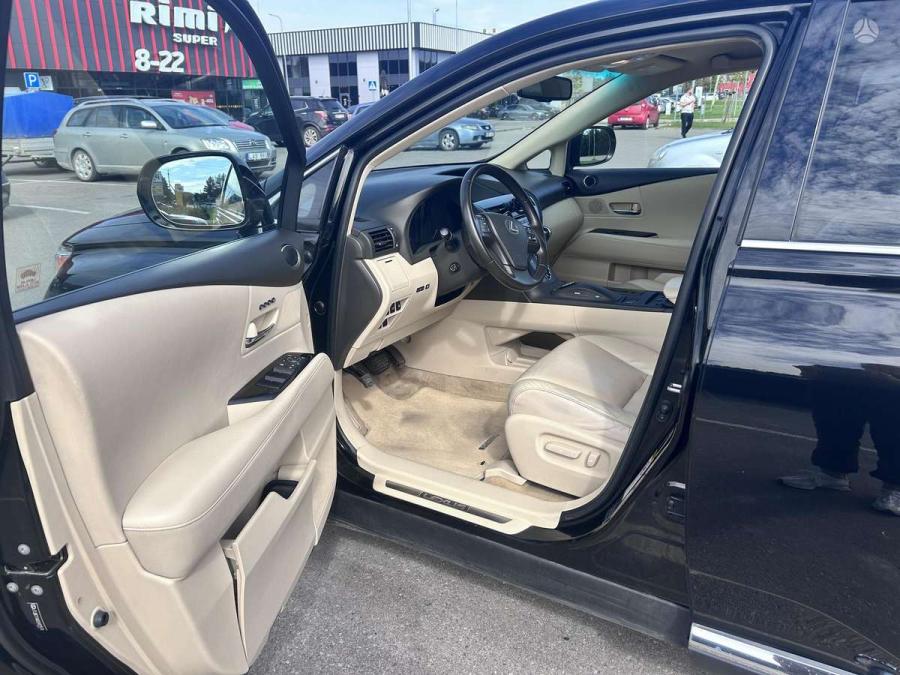 Black Lexus RX 450h 2011 in Vilnius, with an engine capacity of 3.46 L and mileage of 185 thousand km for 13900 €, photo 8 on AUTOMOTO.COM.LV