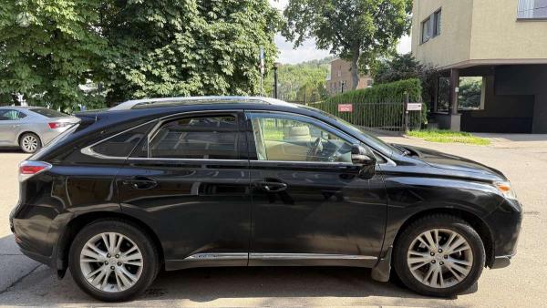 Black Lexus RX 450h 2012 in Alytus, with an engine capacity of 3.46 L and mileage of 290 thousand km for 11000 €, photo 3 on AUTOMOTO.COM.LV