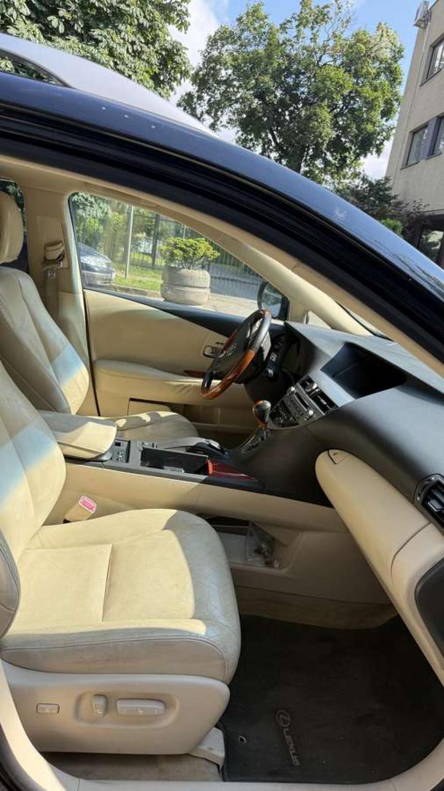 Melns Lexus RX 450h 2012 Alīta, ar dzinēja tilpumu 3.46 L un nobraukumu 290 tūkst. km par 11000 €, foto 5 vietnē AUTOMOTO.COM.LV