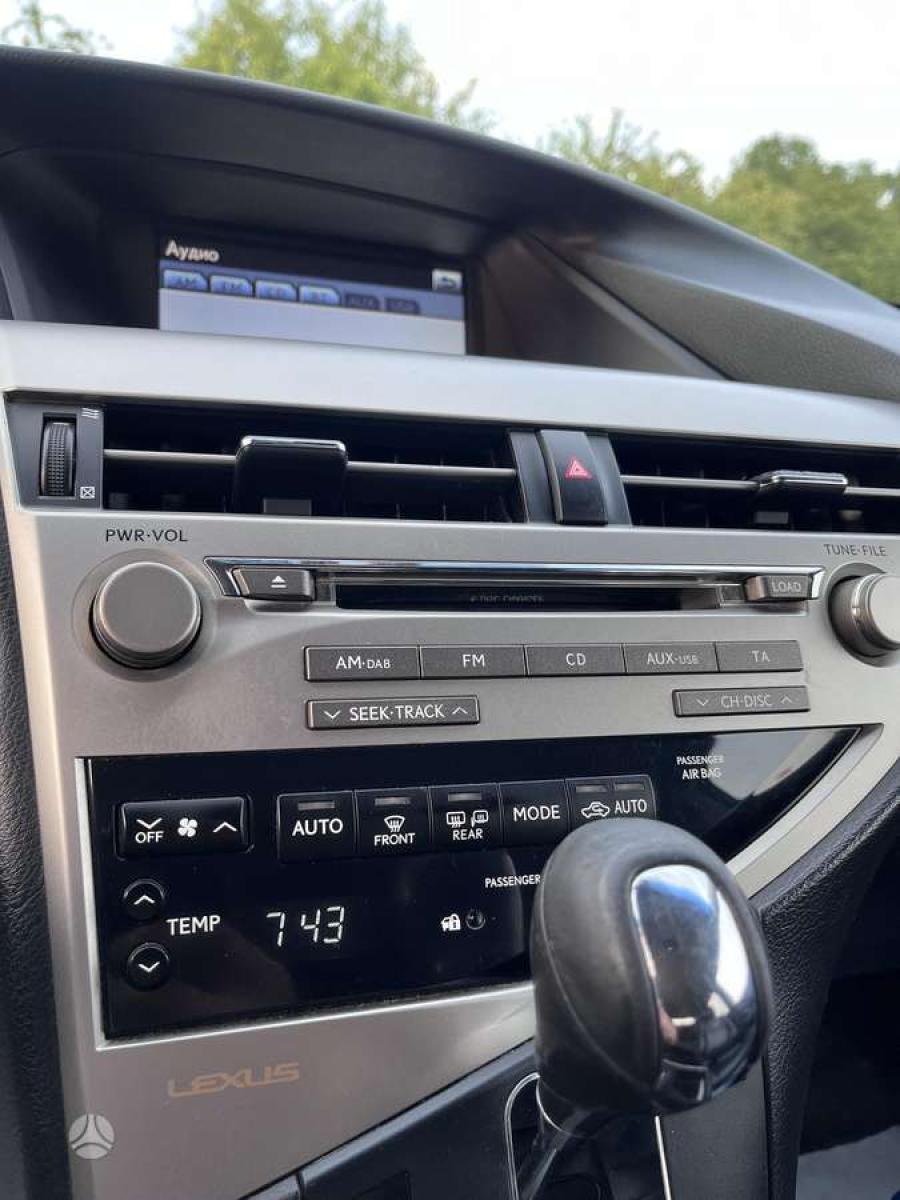 Melns Lexus RX 450h 2012 Viļņa, ar dzinēja tilpumu 3.46 L un nobraukumu 390 tūkst. km par 10000 €, foto 13 vietnē AUTOMOTO.COM.LV