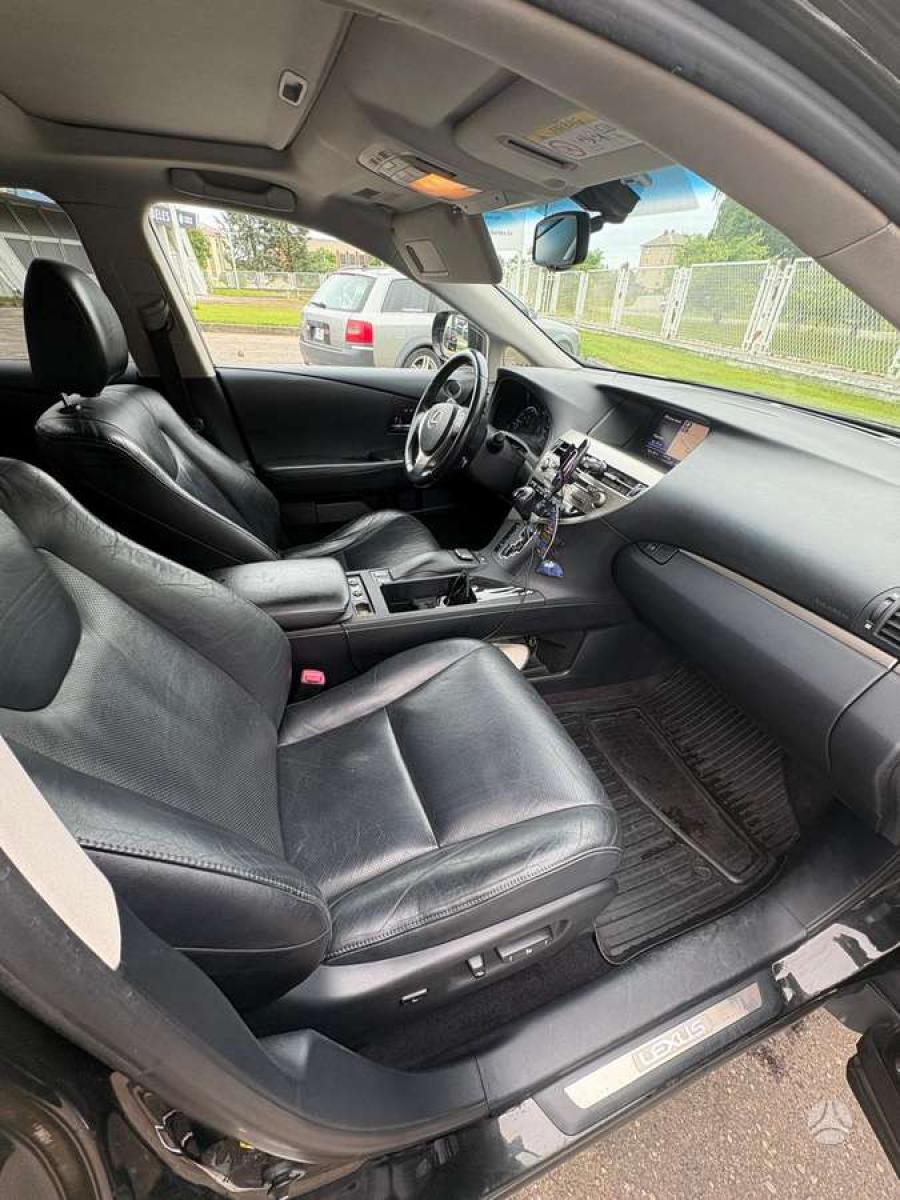 Black Lexus RX 450h 2013 in Vilnius, with an engine capacity of 3.46 L and mileage of 251 thousand km for 16698 €, photo 8 on AUTOMOTO.COM.LV
