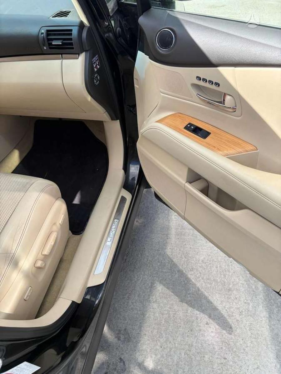 Black Lexus RX 450h 2014 in Panevezys, with an engine capacity of 3.46 L and mileage of 194 thousand km for 15600 €, photo 20 on AUTOMOTO.COM.LV