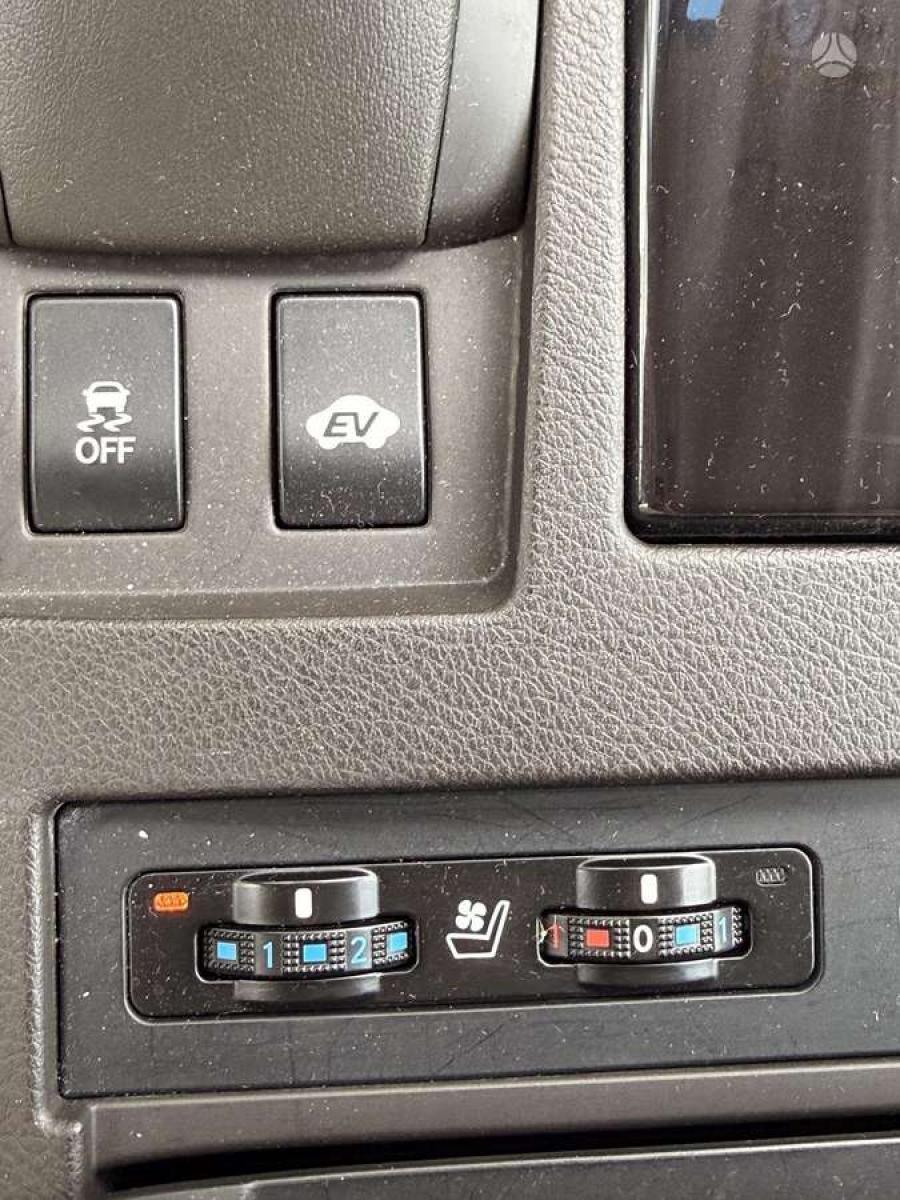 Black Lexus RX 450h 2014 in Kaunas, with an engine capacity of 3.46 L and mileage of 190 thousand km for 18000 €, photo 8 on AUTOMOTO.COM.LV